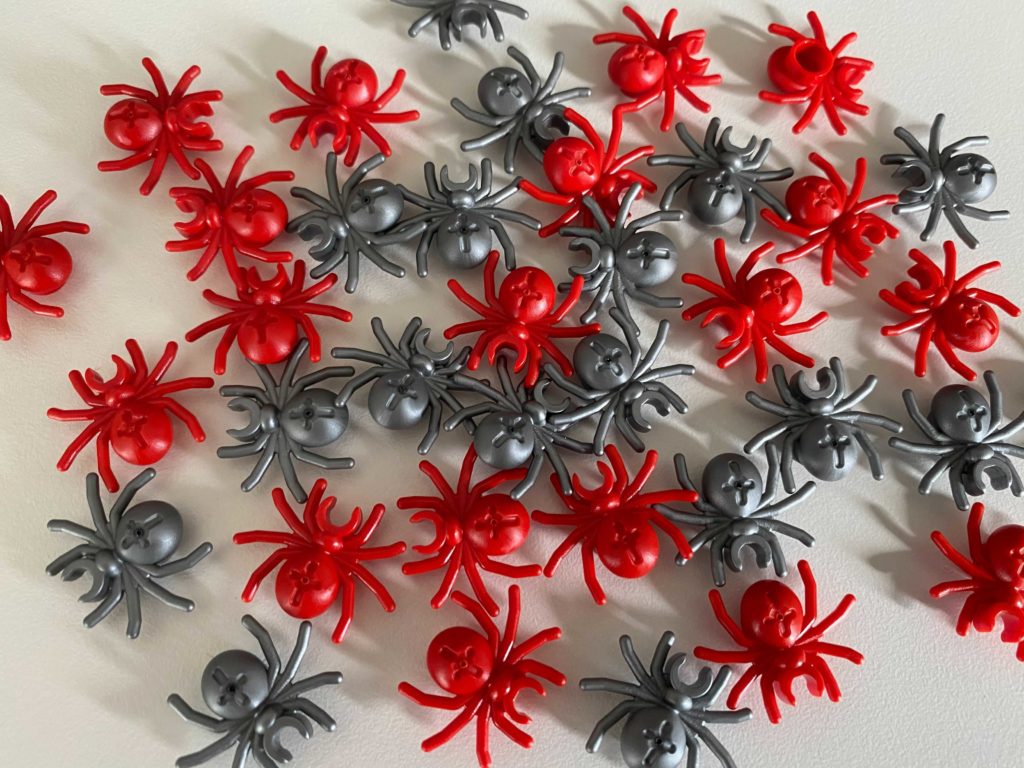 Mix of 20 LEGO Red and Silver Spiders - The Minifig Club